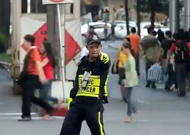 Filipino Traffic Cop Dances to Michael Jackson’s “Billie Jean” – Motley ...